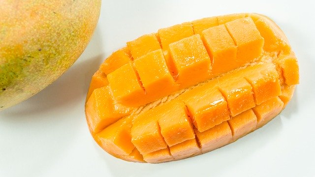Over 400 Varieties of Mangoes! | Ask The Green Genie